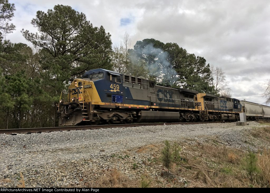 CSX 459 and 311 head NB out of Fairburn yard
